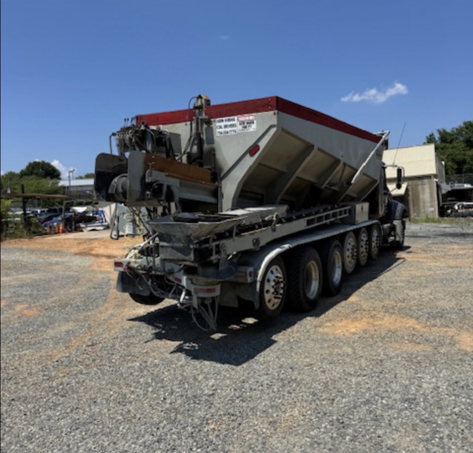 For Sale: 2013 Bay Lynx Stone Slinger on a 2013 Mack Granite - ConcreteIron
