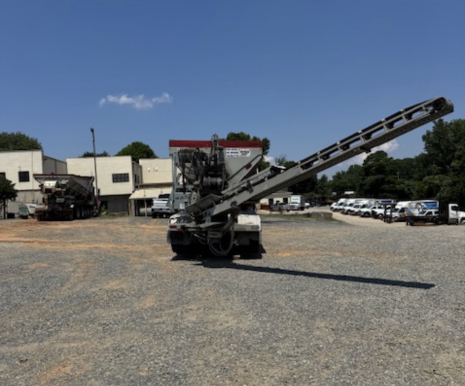 For Sale: 2013 Bay Lynx Stone Slinger on a 2013 Mack Granite - ConcreteIron
