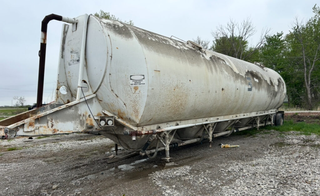 1970’s Butler 4100cf portable storage silo - ConcreteIron