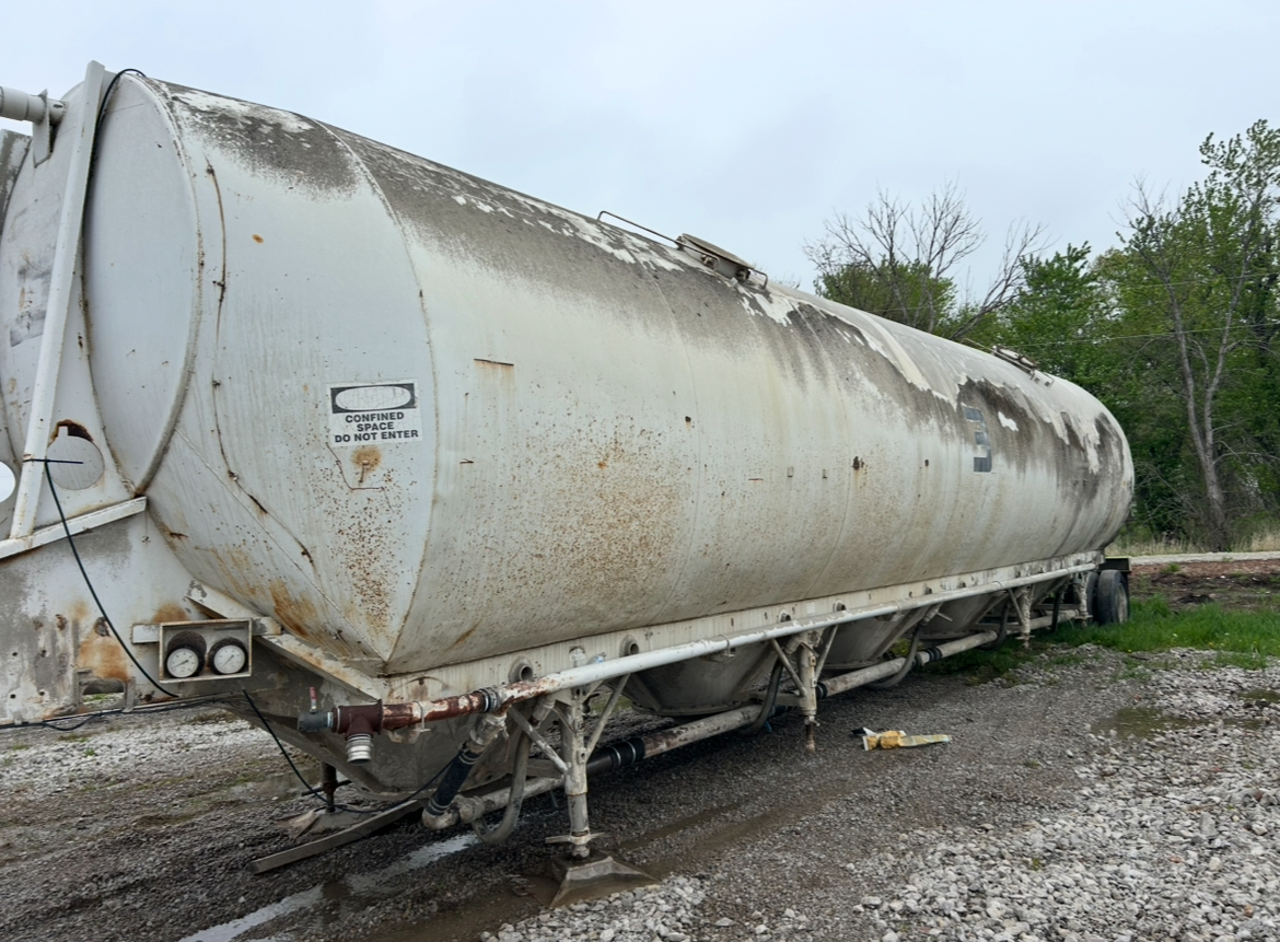 1970’s Butler 4100cf portable storage silo - ConcreteIron
