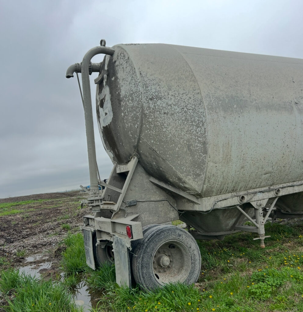 1970’s Butler 4100cf portable storage silo - ConcreteIron